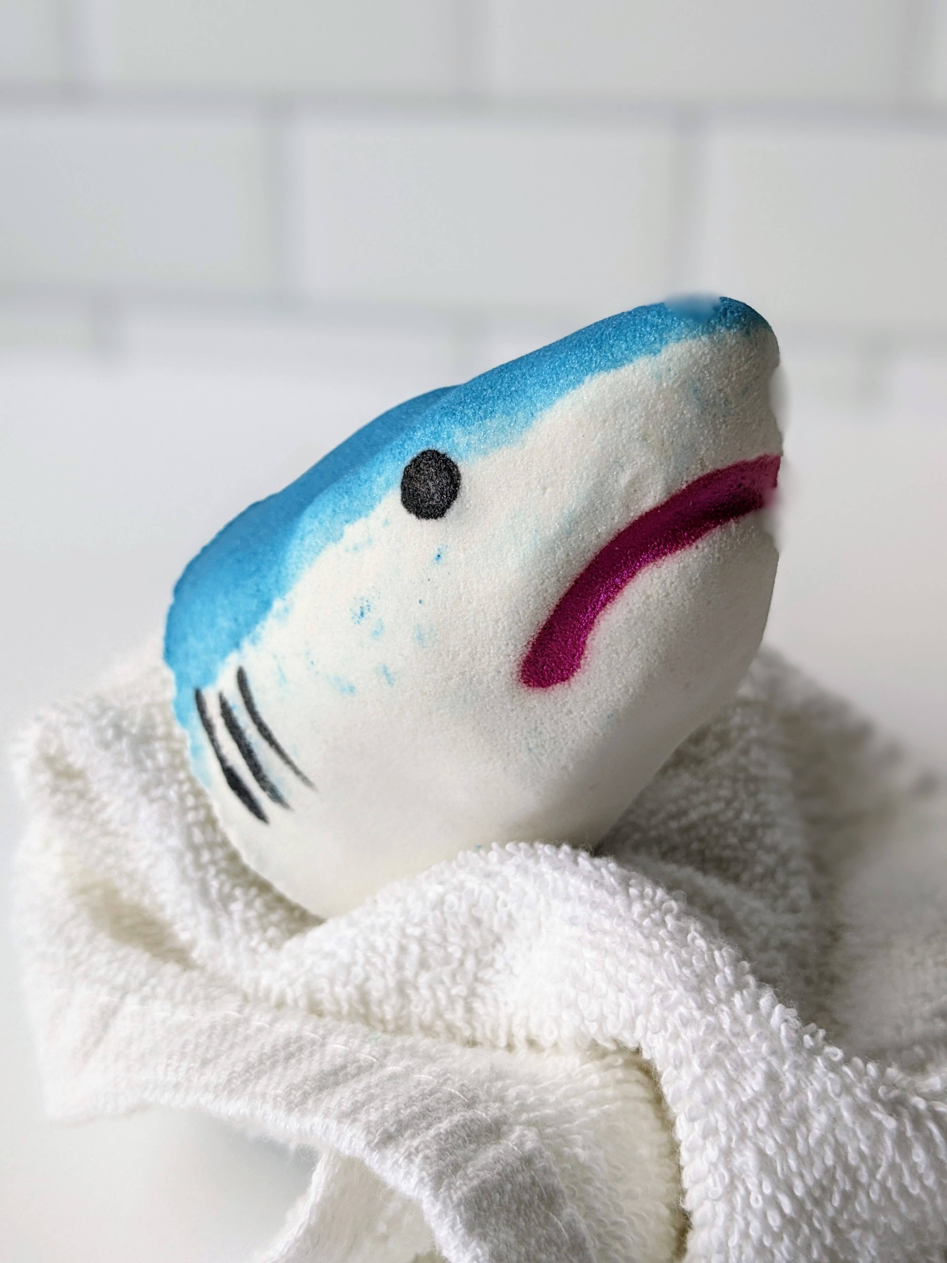 shark attack bath bomb – Florence and Jean